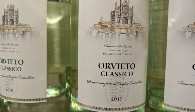 What Wine Goes with Chicken Alfredo? - (with reasons!)
